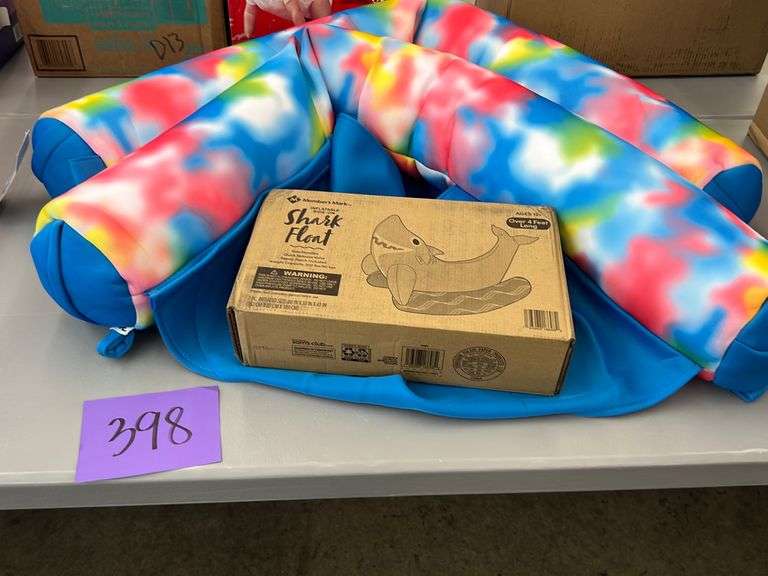 INFLATABLE SHARK FLOAT & 2 MESH POOL FLOATS - Earl's Auction Company