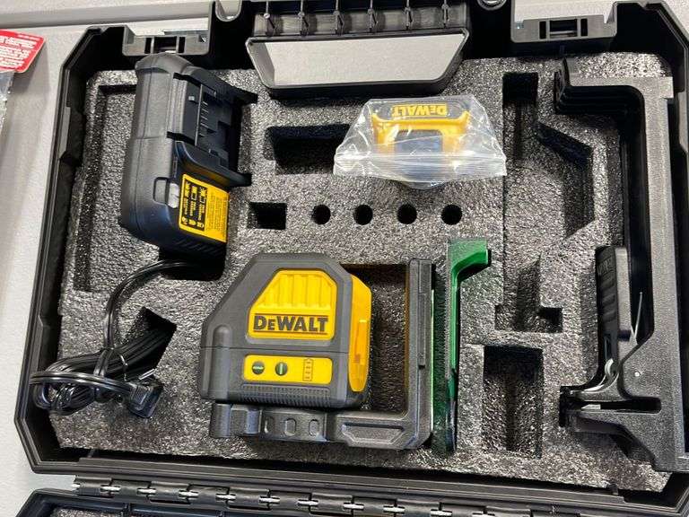 DEWALT DW088LG CROSS LINE LASER - Earl's Auction Company