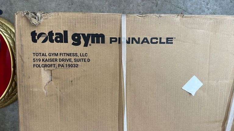 TOTAL GYM PINNACLE IN BOX - Earl's Auction Company