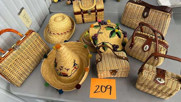 10PC LOT OF ASSORTED STRAW PURSES/HATS - Earl's Auction Company