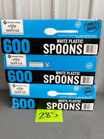 (3) BOXES OF PLASTIC SPOONS - Earl's Auction Company