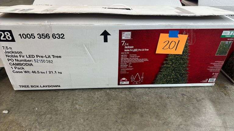 7.5FT JACKSON NOBLE FIR PRE LIT TREE IN BOX - Earl's Auction Company