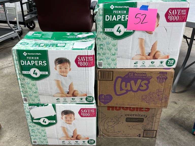 (5) BOXES OF DIAPERS - SIZE 4 - Earl's Auction Company