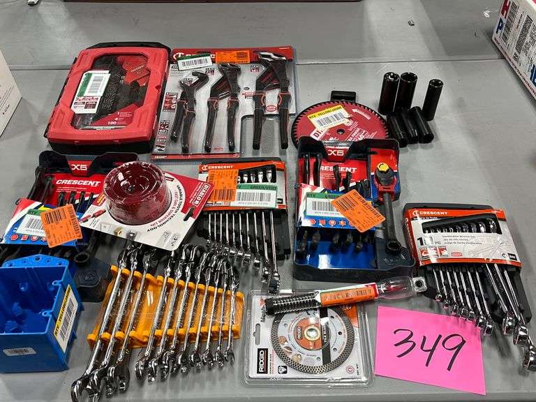 MISC TOOL LOT - SEE PHOTOS - Earl's Auction Company