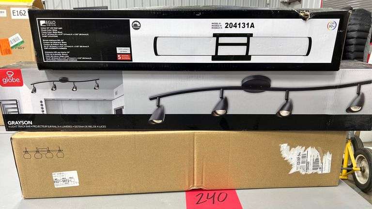 MISC LOT OF LIGHTING - SEE PHOTOS - Earl's Auction Company