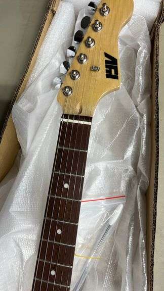 STRAT SOLID BODY ELECTRIC GUITAR - VINTAGE WHITE - Earl's Auction Company