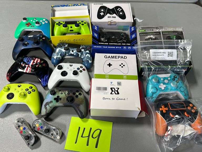 LARGE LOT OF ASSORTED CONTROLLERS - Earl's Auction Company