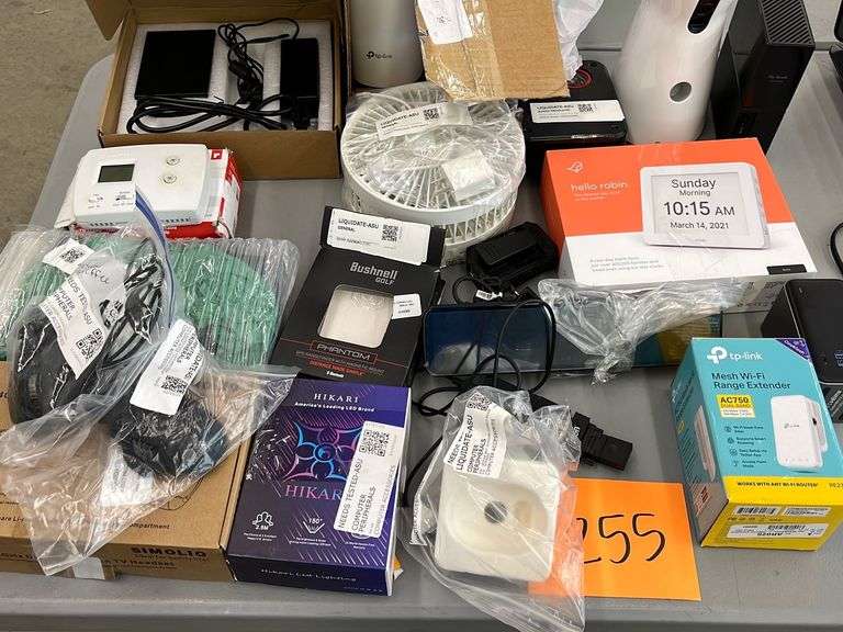 MISC LOT OF ELECTRONICS - SEE PHOTOS - Earl's Auction Company
