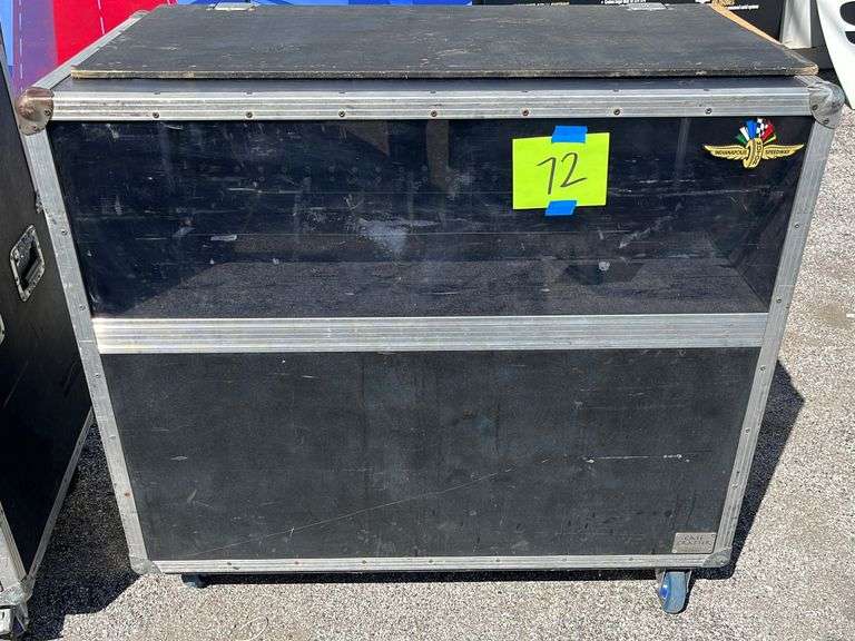 BLACK PORTABLE VENDOR DISPLAY CASE - Earl's Auction Company