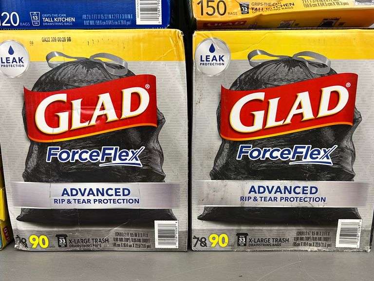 (6) BOXES OF GLAD TRASH BAGS - Earl's Auction Company