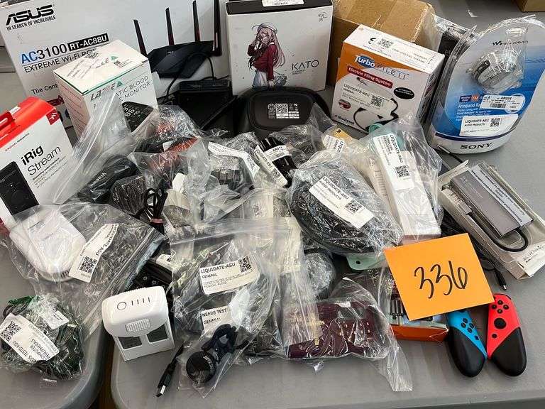 MISC LOT OF ELECTRONICS - SEE PHOTOS - Earl's Auction Company