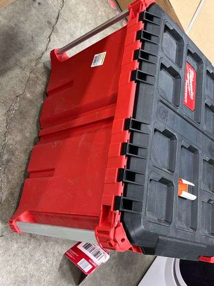 MILWAUKEE PACKOUT XL TOOL BOX - Earl's Auction Company