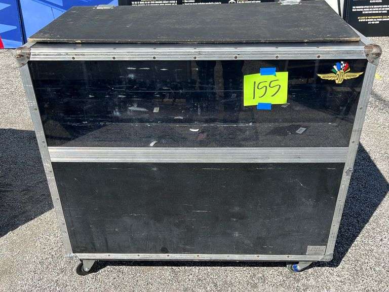 BLACK PORTABLE VENDOR DISPLAY CASE - Earl's Auction Company