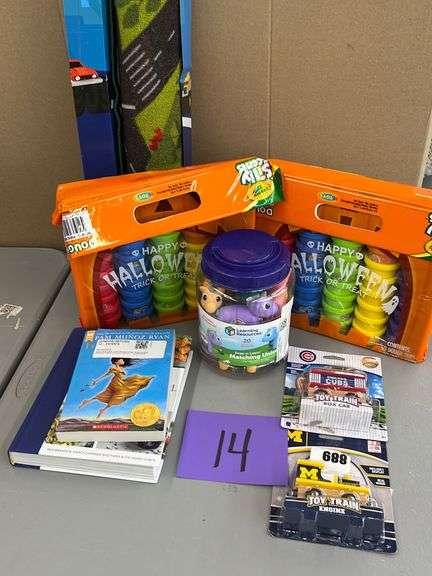 MISC KIDS LOT - SEE PHOTOS - Earl's Auction Company