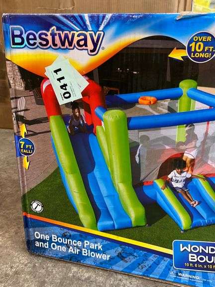 BESTWAY INFLATABLE WONDER HOOPS BOUNCE PARK IN BOX - Earl's Auction Company
