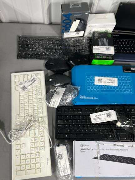 LARGE LOT OF ASSORTED KEYBOARDS & MICE - Earl's Auction Company