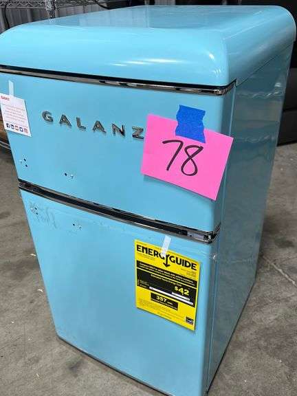 GALANZ 3.1CU FT RETRO TEAL REFRIGERATOR - Earl's Auction Company