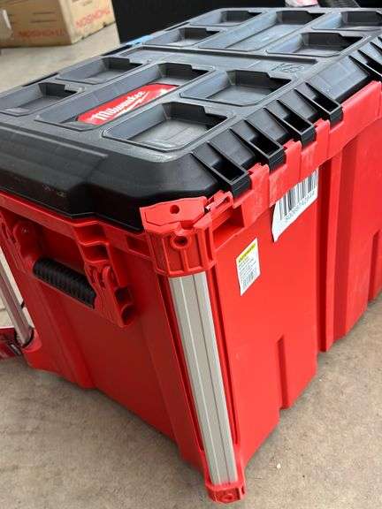 MILWAUKEE PACKOUT XL TOOL BOX - Earl's Auction Company