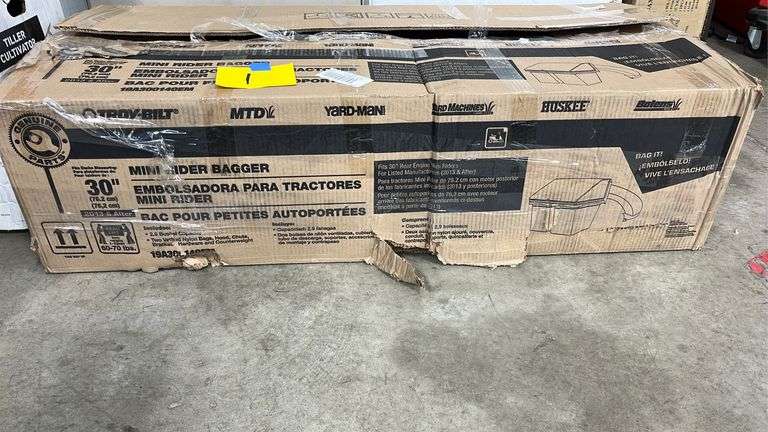 TROY BILT 30" MINI RIDER BAGGER IN BOX - Earl's Auction Company