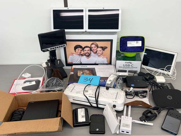 24PC LOT OF MISC ELECTRONICS - SEE PHOTOS - Earl's Auction Company