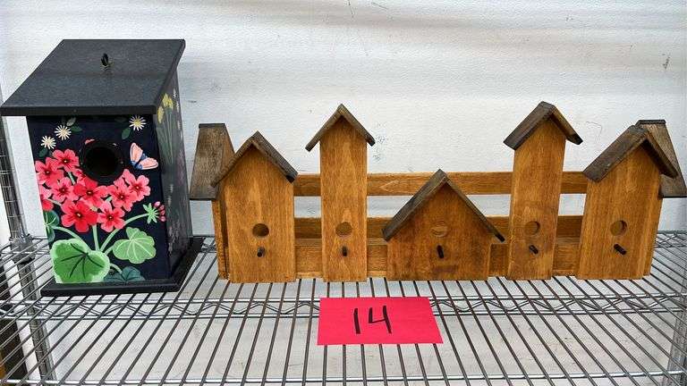BIRDHOUSE & BIRDHOUSE DECOR PLANTER BOX - Earl's Auction Company