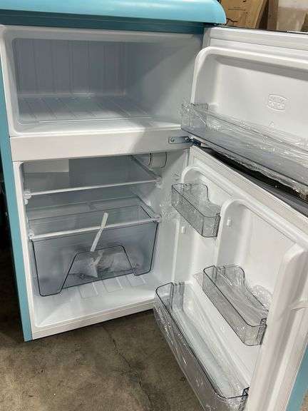 GALANZ 3.1CU FT RETRO REFRIGERATOR - TEAL - Earl's Auction Company