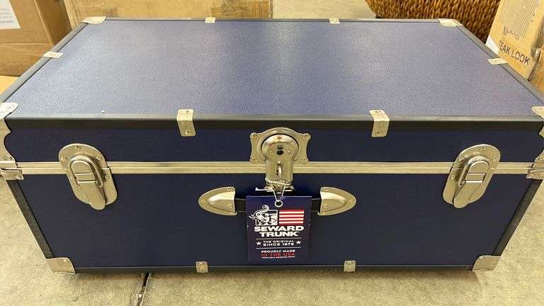 BLUE SEWARD TRUNK - Earl's Auction Company