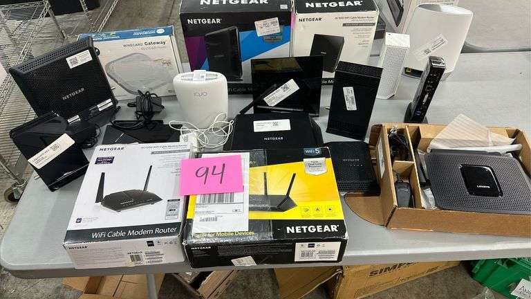LARGE LOT OF ASSORTED ROUTERS - SEE PHOTOS - Earl's Auction Company