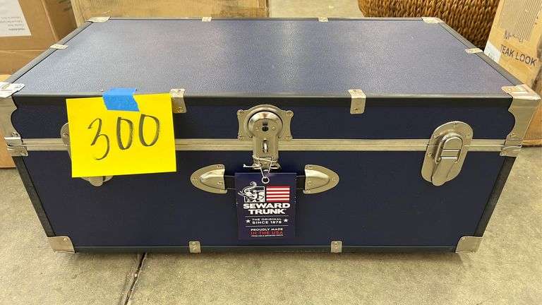BLUE SEWARD TRUNK - Earl's Auction Company