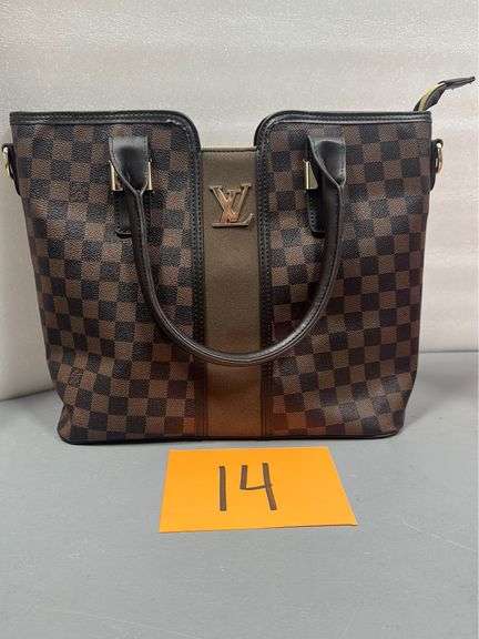 BROWN CHECKERED PURSE - Earl's Auction Company