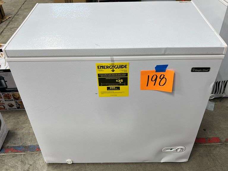 MAGIC CHEF 7.0CU FT WHITE CHEST FREEZER - Earl's Auction Company