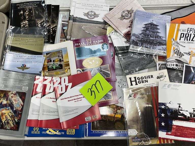 LARGE LOT OF ASSORTED BOOKLETS, PROGRAMS, TRIBUTES - Earl's Auction Company