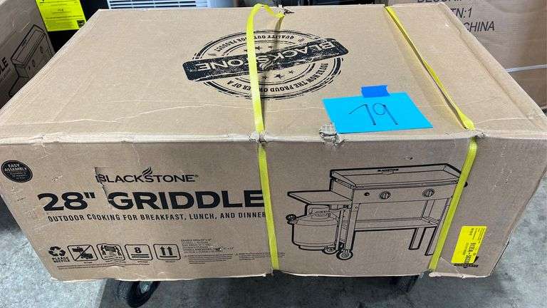 BLACKSTONE 28" GRIDDLE IN BOX - Earl's Auction Company