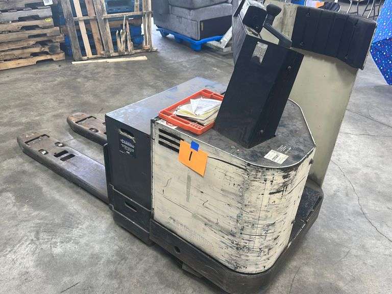 AS IS - 2002 CROWN PR 3000 SERIES ELECTRIC RIDER PALLET JACK - Earl's ...