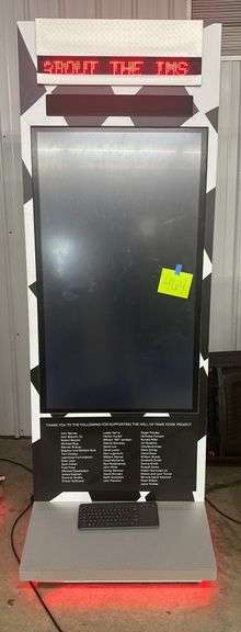 LARGE ROLLING KIOSK STAND - Earl's Auction Company