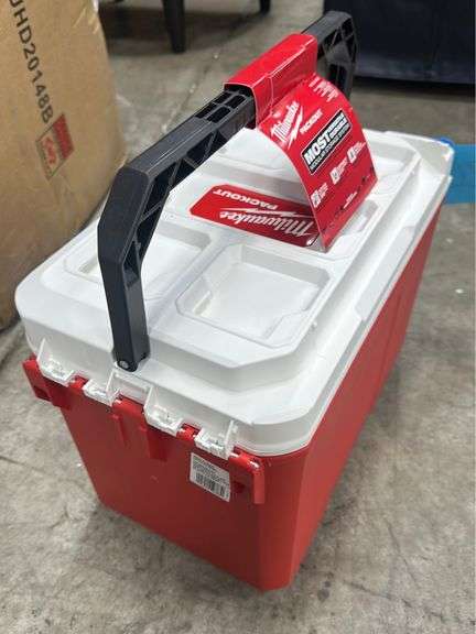 MILWAUKEE PACKOUT LUNCH BOX - Earl's Auction Company