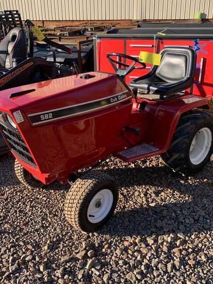 INTERNATIONAL CUB CADET 582 RIDER MOWER TRACTOR - EK Auctioneers LLC