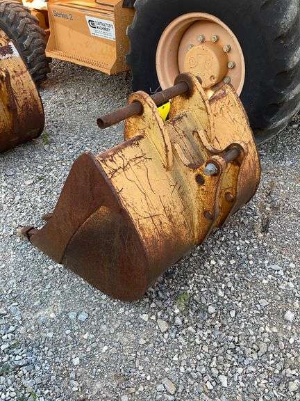 36 inch DIGGING BUCKET FOR CASE BACKHOE - EK Auctioneers LLC