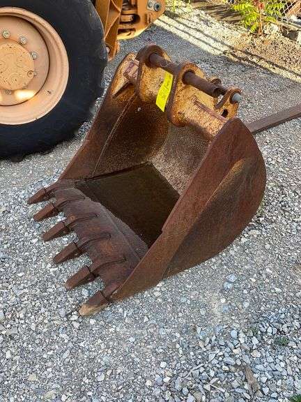 36 inch DIGGING BUCKET FOR CASE BACKHOE - EK Auctioneers LLC