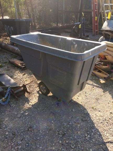 RUBBERMAID ROLLING PLASTIC TRASH HOPPER - EK Auctioneers LLC