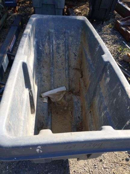 RUBBERMAID ROLLING PLASTIC TRASH HOPPER - EK Auctioneers LLC