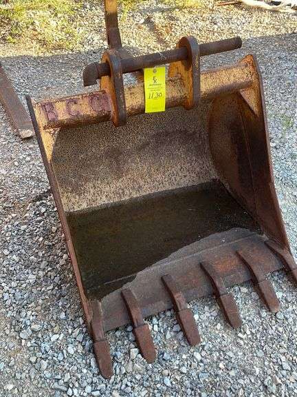 36 inch DIGGING BUCKET FOR CASE BACKHOE - EK Auctioneers LLC