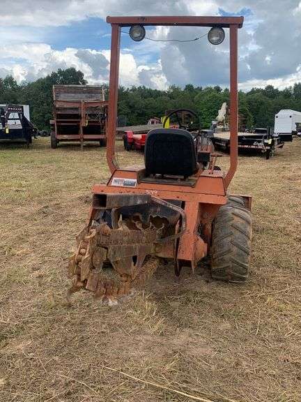 DITCH WITCH 2200 - EK Auctioneers LLC