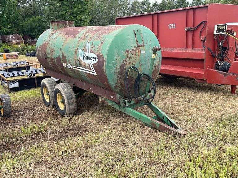 BADGER 5800L MANURE TANK - EK Auctioneers LLC