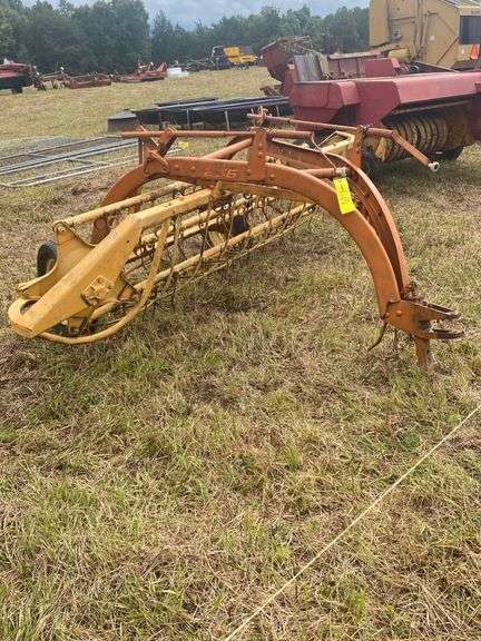 NEW HOLLAND 256 HAY RAKE - EK Auctioneers LLC