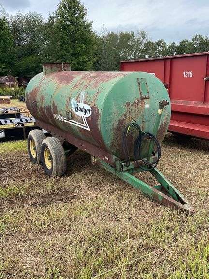 BADGER 5800L MANURE TANK - EK Auctioneers LLC