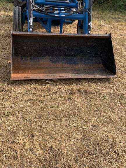 FORD 3600 TRACTOR W/ HAWKEYE LOADER & BUCKET - EK Auctioneers LLC