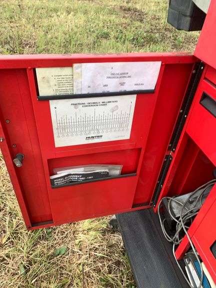 HUNTER P211 ALIGNMENT MACHINE - EK Auctioneers LLC
