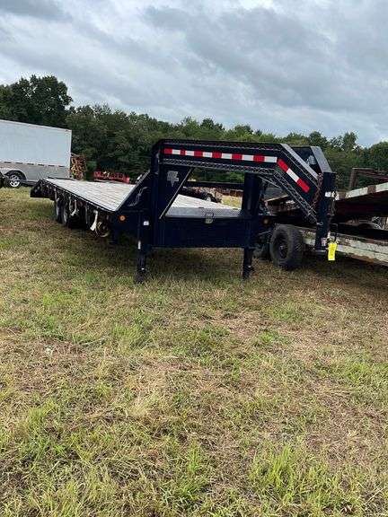 25' PJ GOOSENECK TRAILER - EK Auctioneers LLC