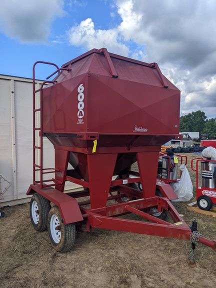FEED TRAIN 600A 3 TON MOBILE FEED BIN - EK Auctioneers LLC